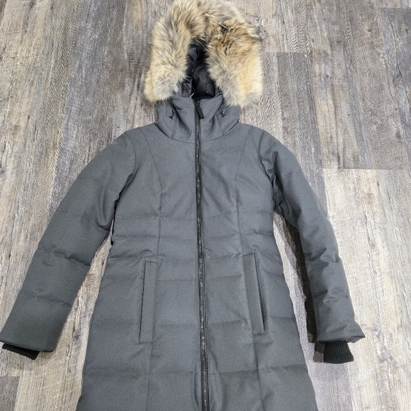 Grey Pembina Coat 👛 Canada Goose women's small Pembina black label coat